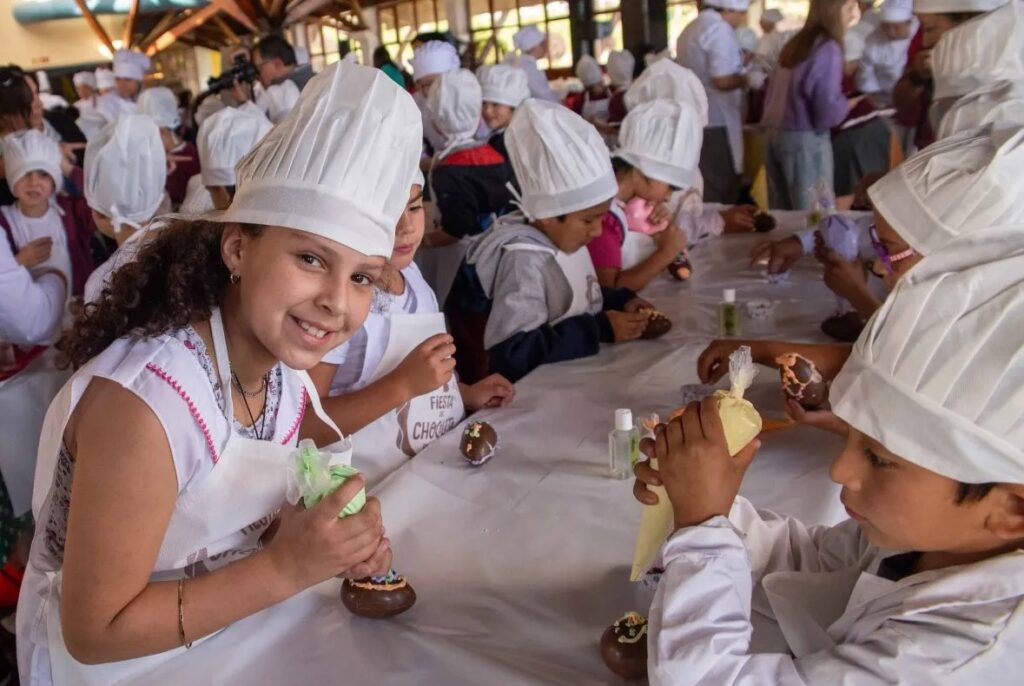 Todo sobre la Fiesta Nacional del Chocolate 2024 | Fiestas y Caminos